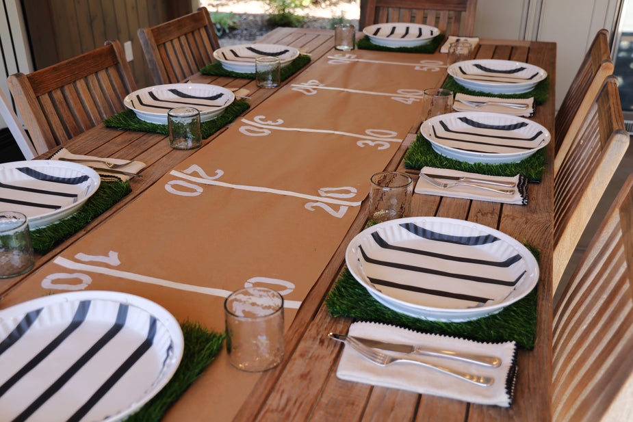 "Bold Black Stripes" preformed plate liners – Plate & Pattern